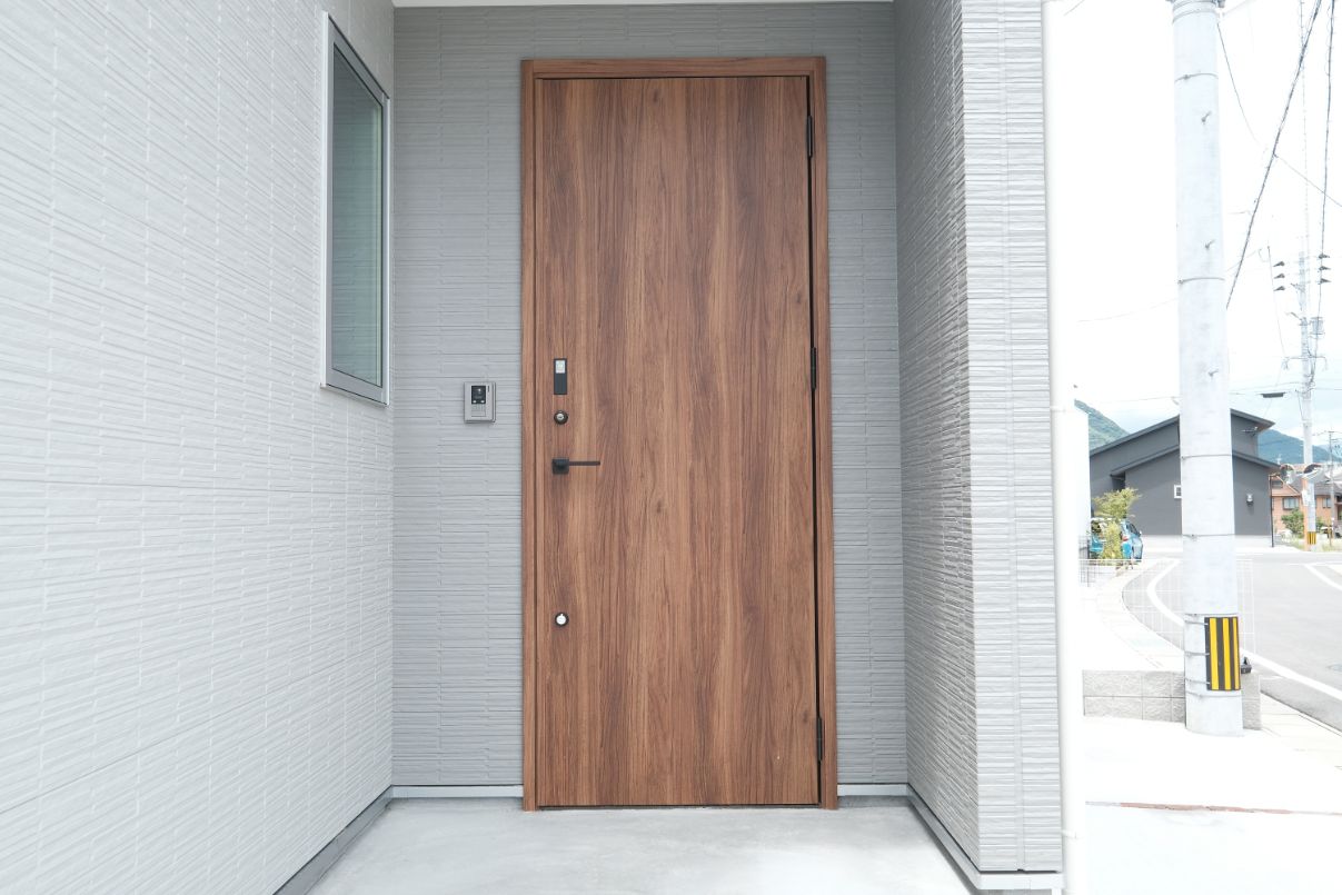 人気の玄関ドアの色や柄を紹介 | ウチュウブログ